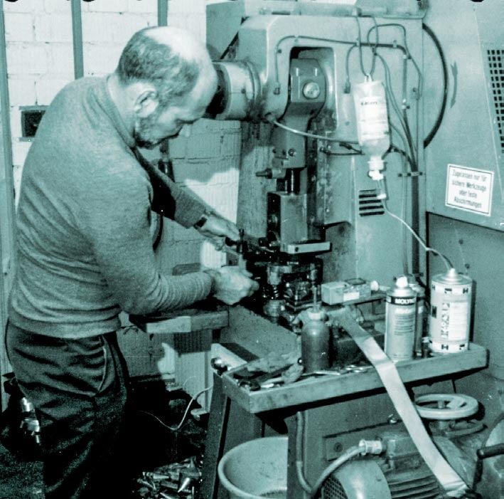 Geschichte – PFARR Stanztechnik GmbH – Wir bringen Material in Form